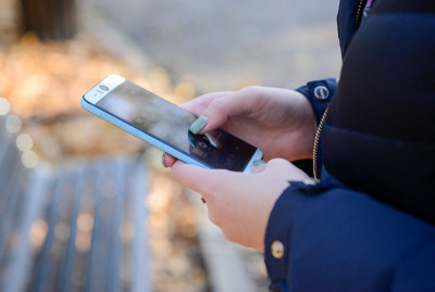 Penggunaan Dark Mode di Smartphone, Benarkah Bermanfaat untuk Kesehatan ...