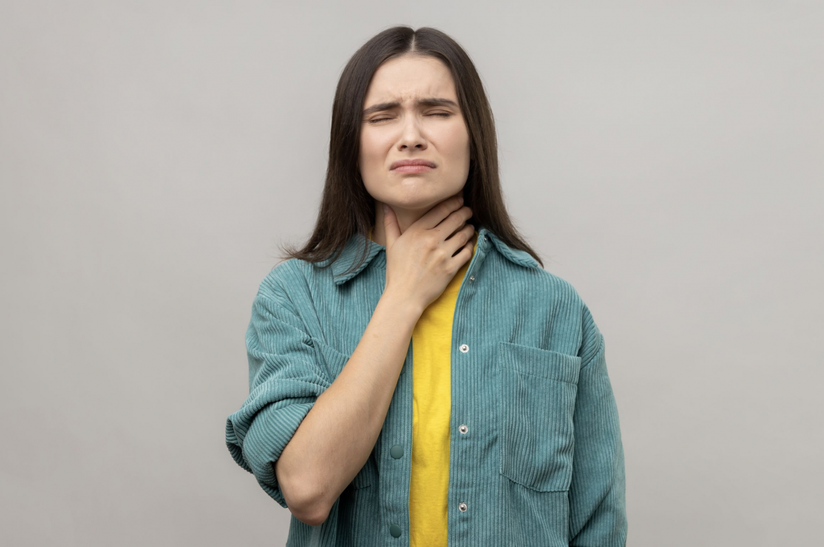 Tenggorokan Sakit saat Menelan? Mungkin Ini Penyebabnya! | Yesdok.com