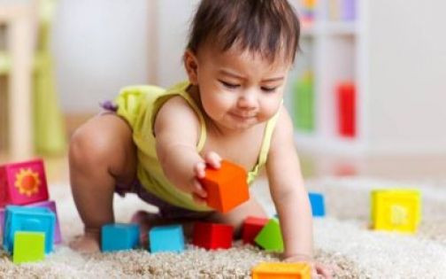 Tahapan Perkembangan Motorik Halus Si Kecil | YesDok